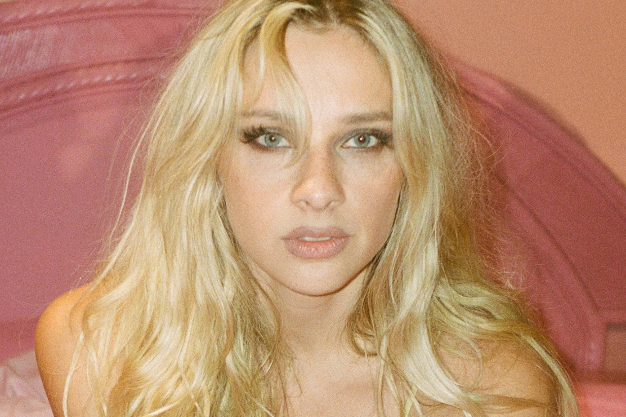 ALIISA SYRJÄ – Warner Music Live